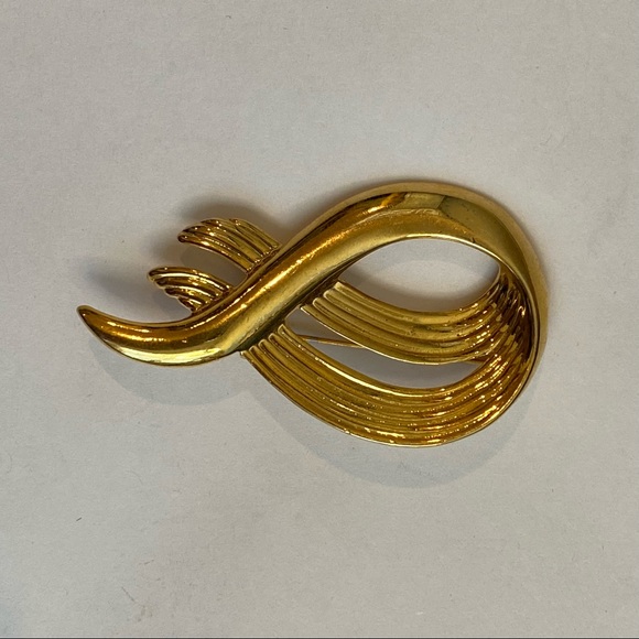 Monet | Jewelry | Ladies Vintage Monet Gold Toned Art Deco Swirl Lapel ...